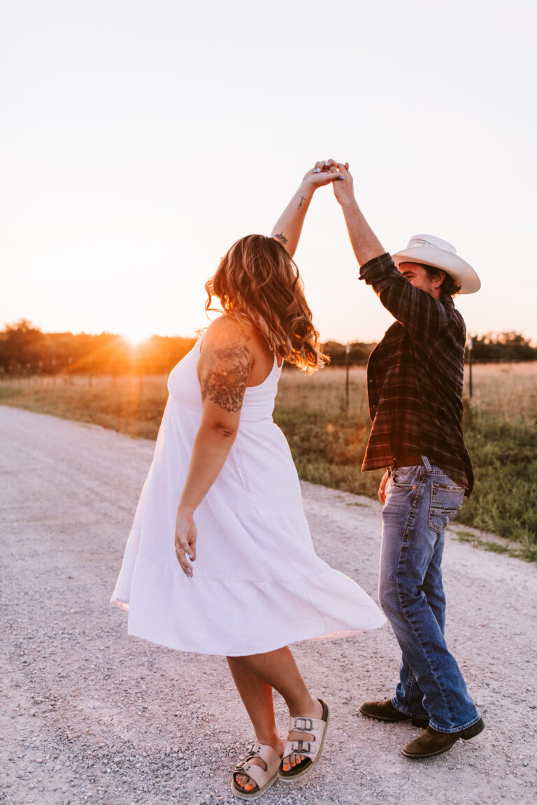 Which engagement photo poses are best? - morris.photography