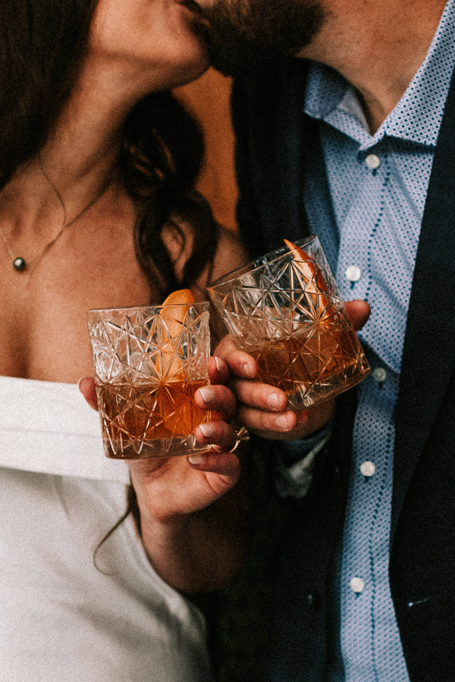 Which engagement photo poses are best? - morris.photography