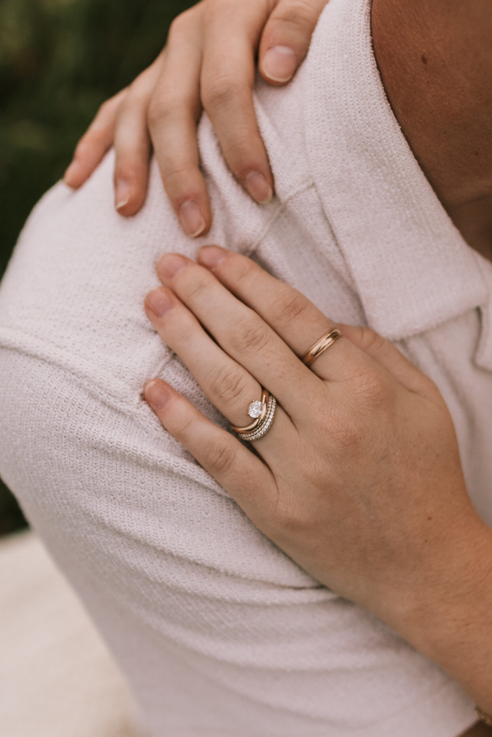 Which engagement photo poses are best? - morris.photography